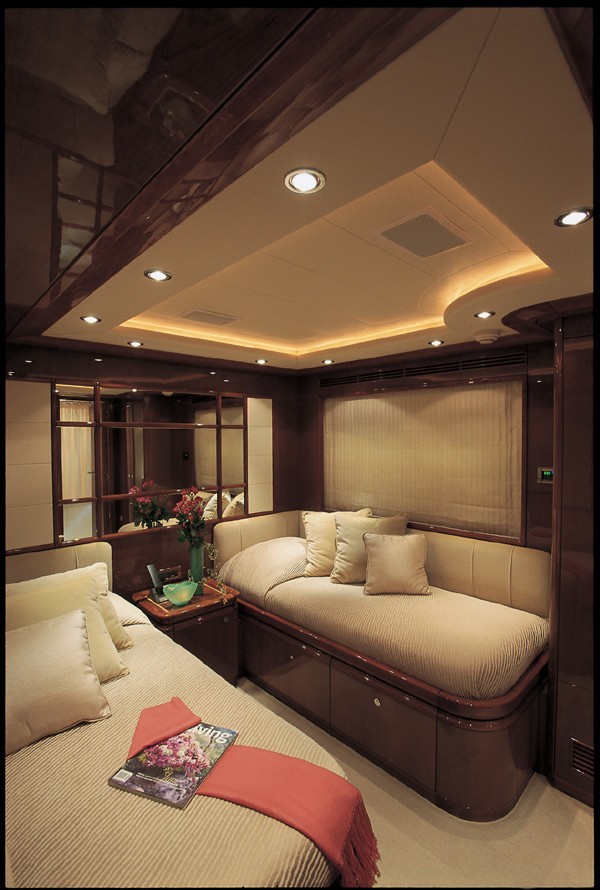 Yacht PANDORA, Custom Line (Ferretti Group) | CHARTERWORLD Luxury ...
